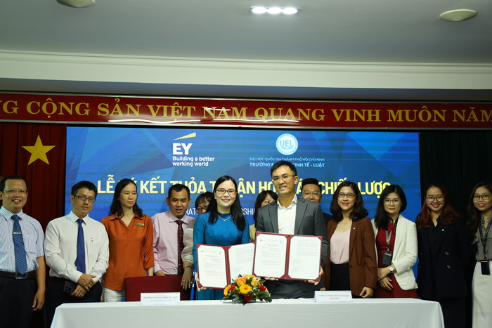 UEL KÝ THỎA THUẬN HỢP TÁC CHIẾN LƯỢC VỚI ERNST & YOUNG VIỆT NAM (EY VIỆT NAM)